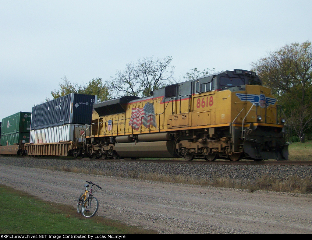 UP 8618 DPU on westbound UP intermodal train